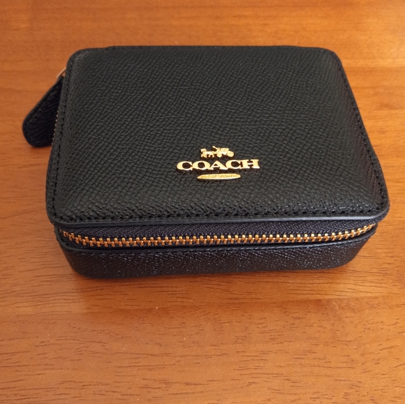 Coach | Bags | Coach Crossgrain Leather Weekly Pill Box Black Gold ...